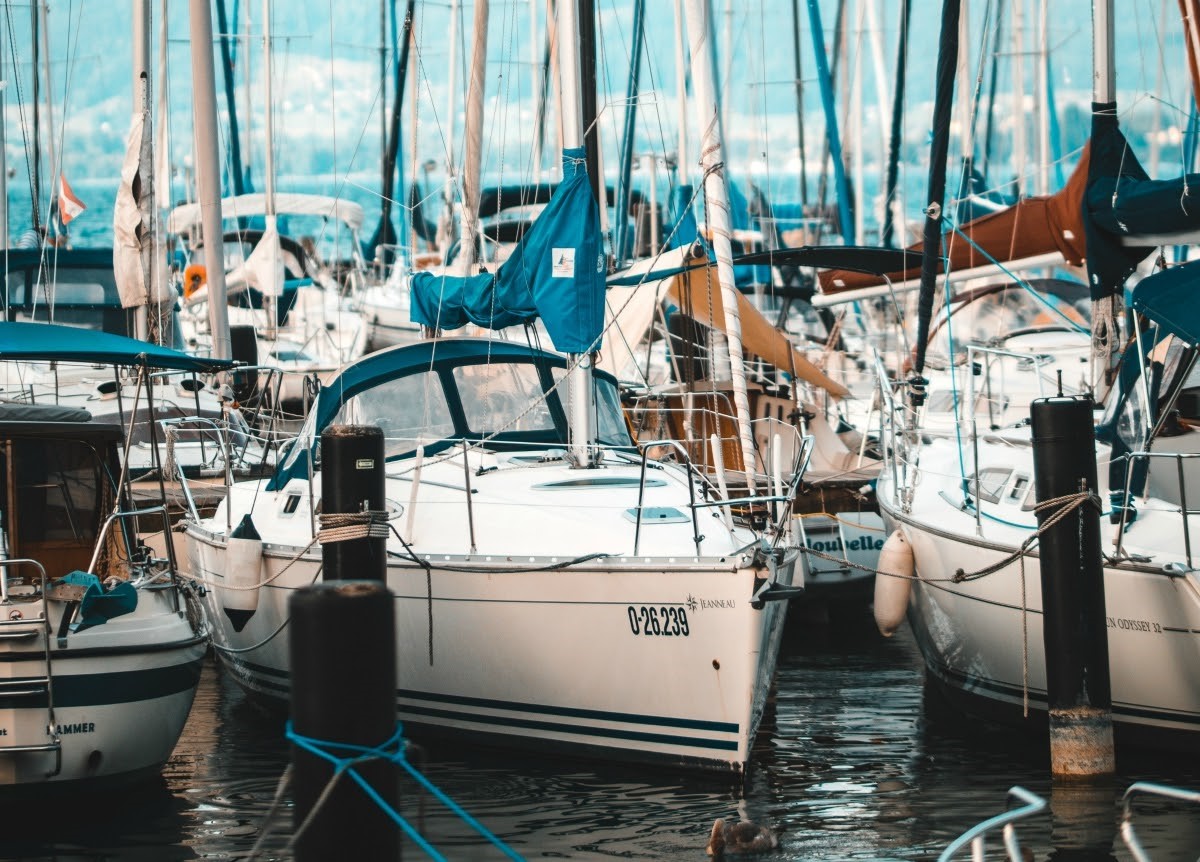 7 Crucial Water Safety Tips To Follow While Boating