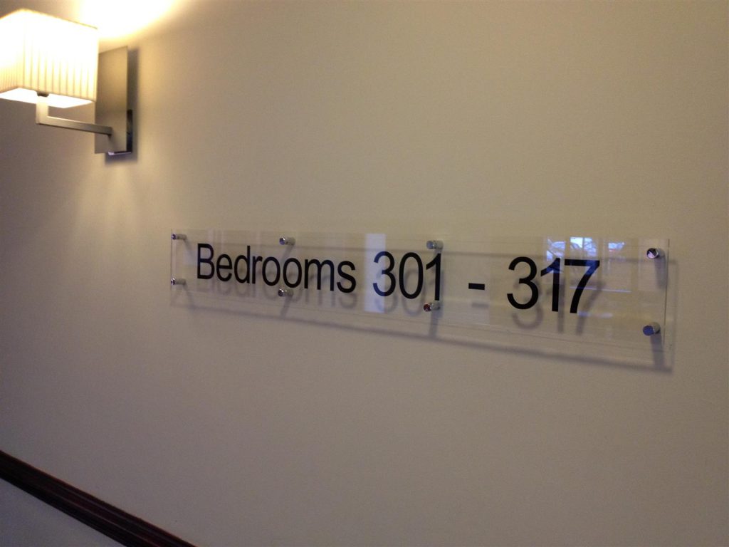 3 Benefits Of Using Perspex Sheets For Signage And Display